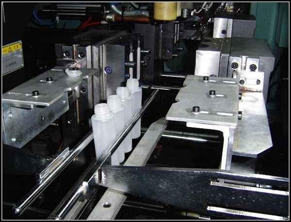 Macchina di plastica dello stampaggio mediante soffiatura della ...